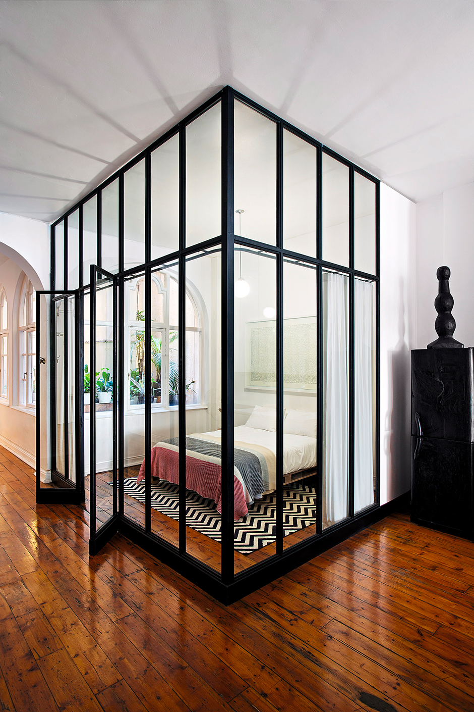 GLASS PARTITIONS IN INTERIOR DESIGN: IDEAS AND EXAMPLES - INTERIORISTA