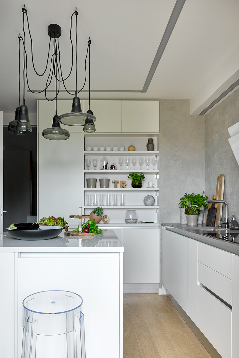 CLEAR CHAIRS: 30 EXAMPLES OF TRENDY FURNITURE - INTERIORISTA