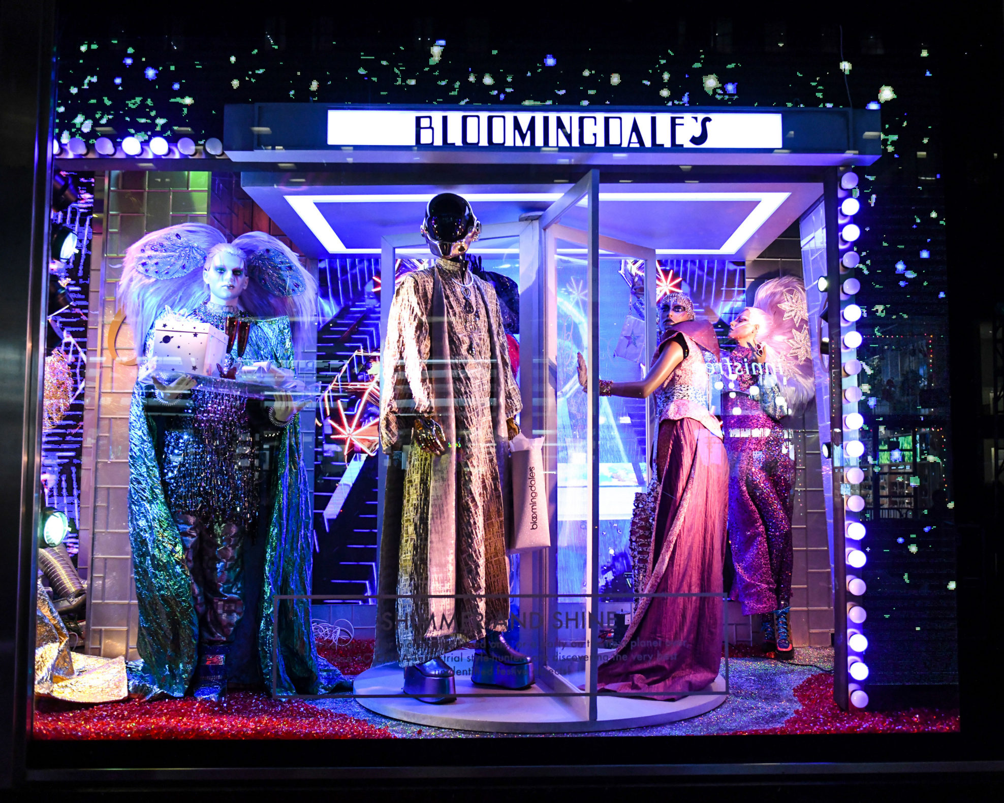 WINDOW SHOPPING: THE MOST BEAUTIFUL CHRISTMAS WINDOW DISPLAYS OF 2019 ...
